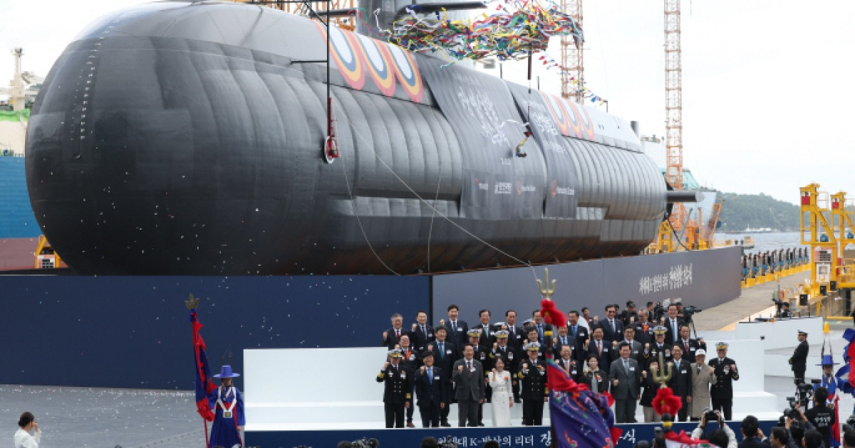 3천600t급 잠수함 1번함 장영실함 진수…내후년 인도