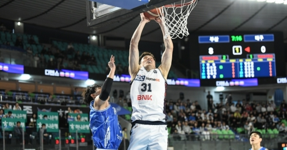 ‘패패패패패패패패’ 장재석에게 무너진 KOGAS, 역대 개막 최다 연패 단독 2위…마레이 빛난 LG, 현대모비스 꺾고 3연승 [KBL]