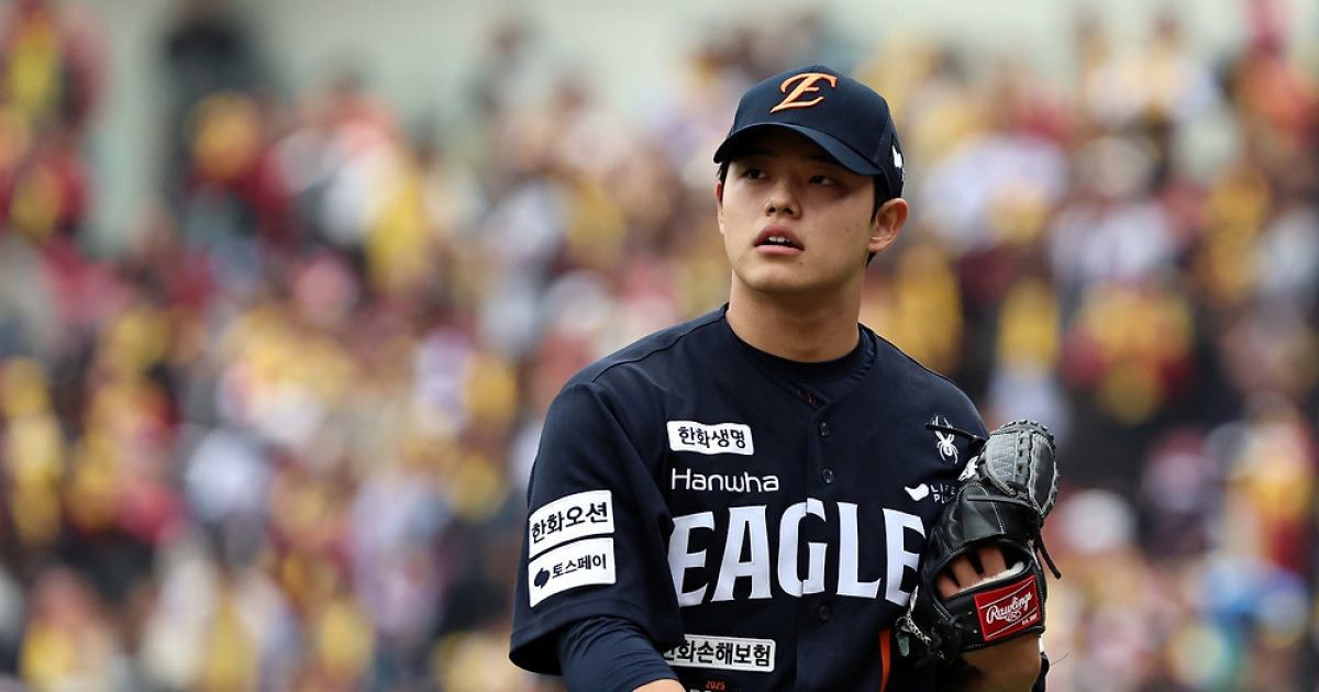 한화 문동주, 또 LG 못 넘었다…4⅓이닝 4실점 강판[KS1]