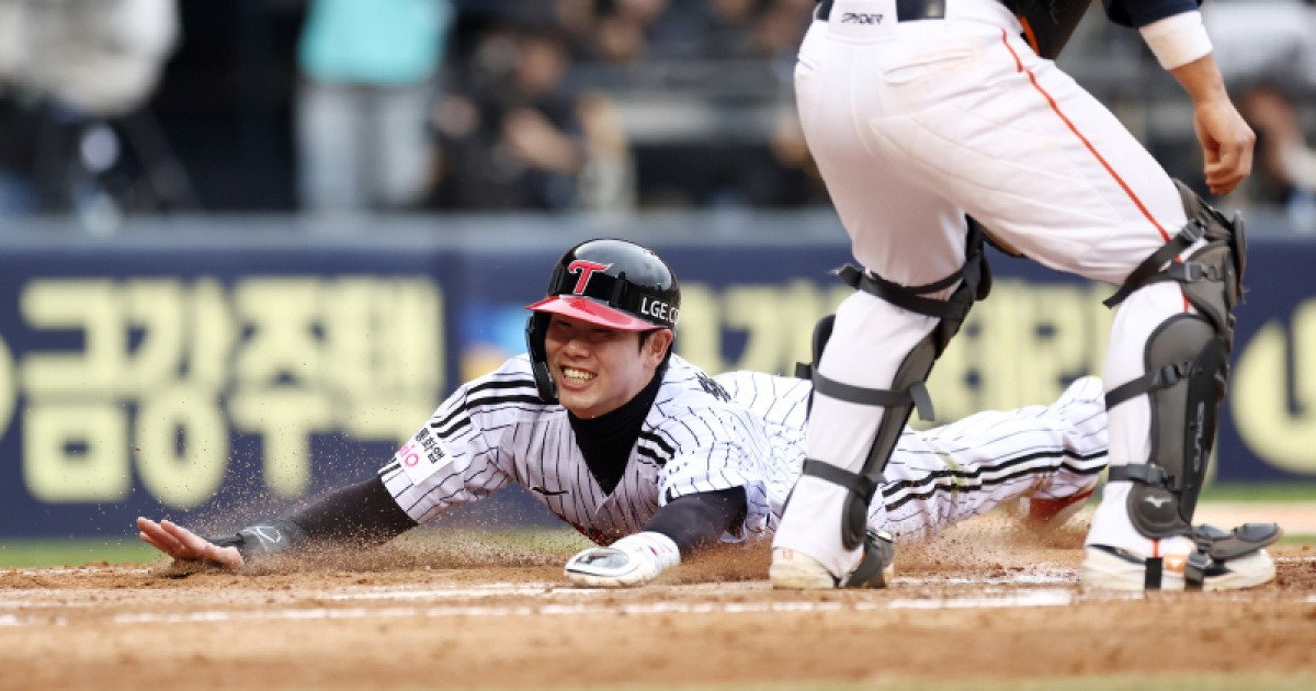 '이런 행운이 다 있나' 주자가 미끄러졌는데 수비가 못 봤다, LG 홍창기 추가 득점 [KS1]