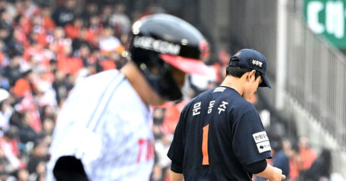 ‘147출루 위엄’ 37세 가을의 전설, 패기의 문동주 무너트리다…홍성흔 넘어 PS 출루 신기록 [KS1]