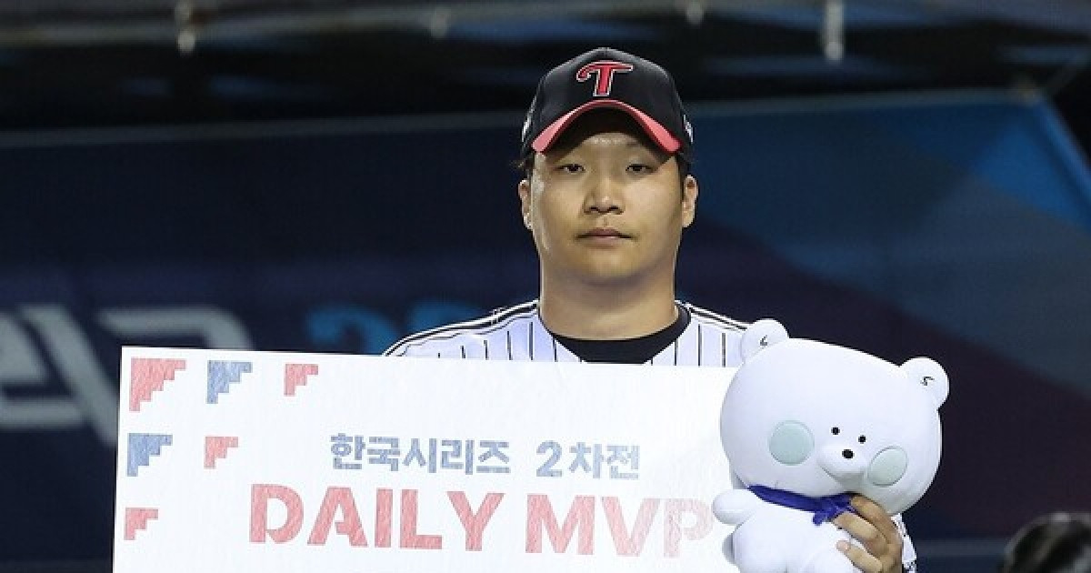 '2차전 MVP' 문보경, 맹타의 비결은 적극성… "막 때리려고 했다"[KS2]