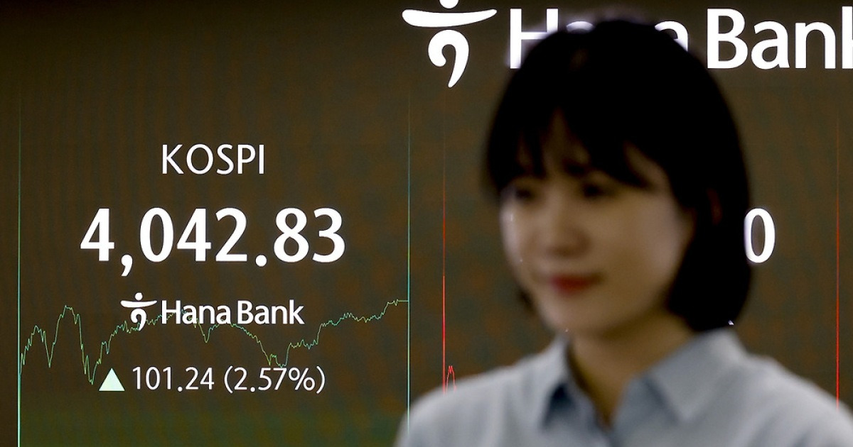 [속보]코스피 종가 4042.83···사상 첫 4000피·10만전자 돌파, 새 장 열었다