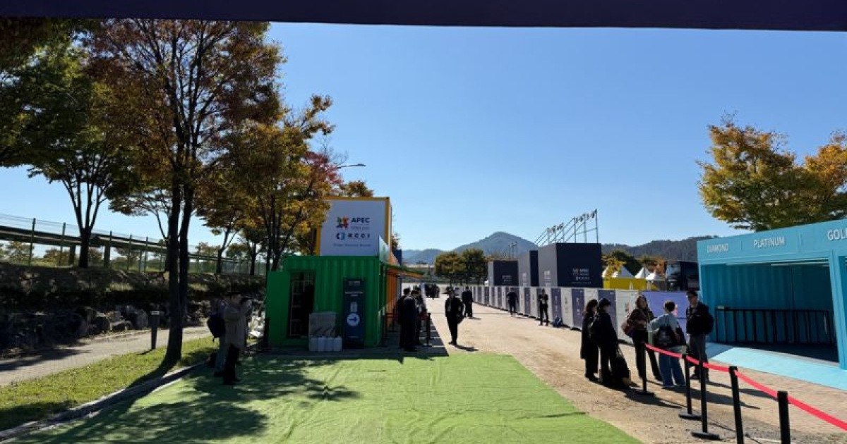 "삼성 트라이폴드폰부터 SK HBM4까지"…글로벌 정상 맞는 경주, K-기술로 빛났다 [경주 APEC]