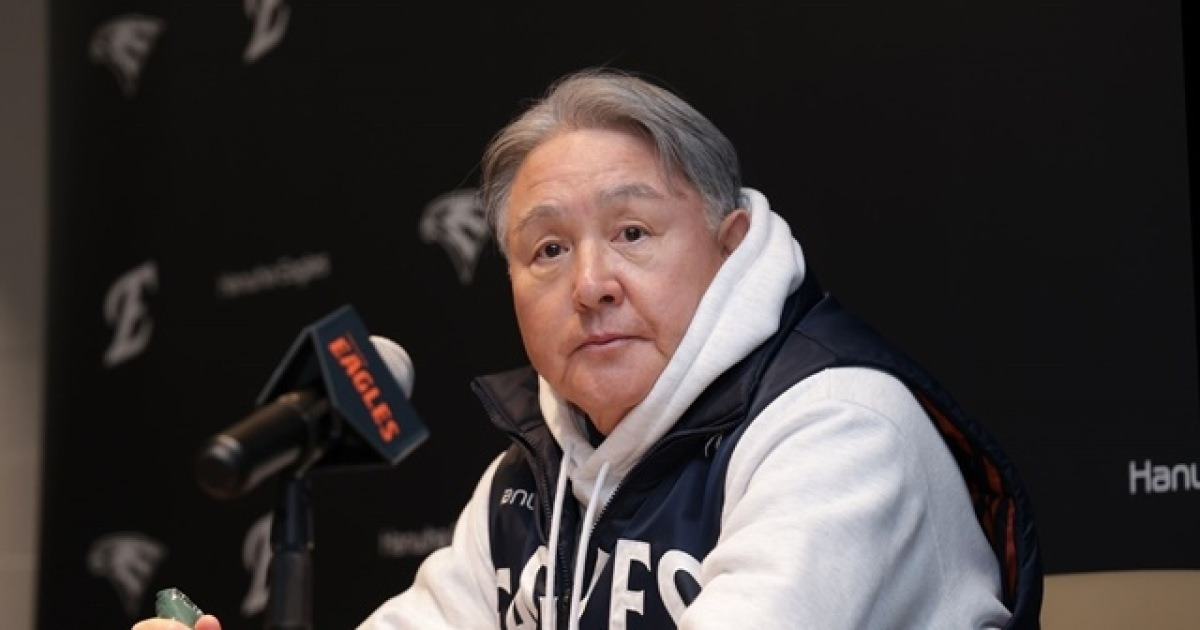 “기운 오늘까지 이어갔으면”…‘3차전 영웅→9번-SS 선발 출격’ 한화 심우준 향한 김경문 감독의 바람 [KS4 인터뷰]