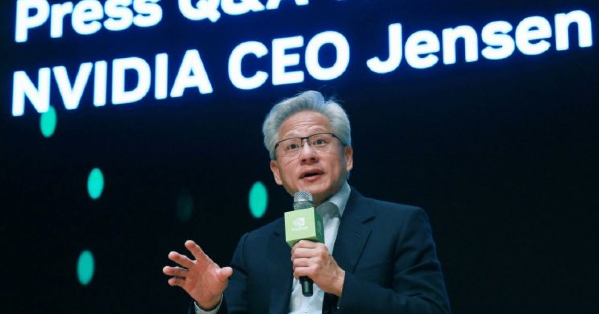 [경주APEC]젠슨 황 "HBM97까지 함께…삼성, 로봇칩도 만들어"(종합)