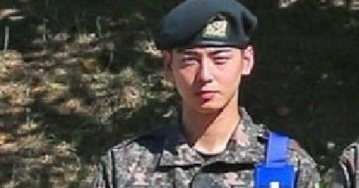 '일병' 차은우, APEC 행사장서 포착…"영화 찍는 줄"