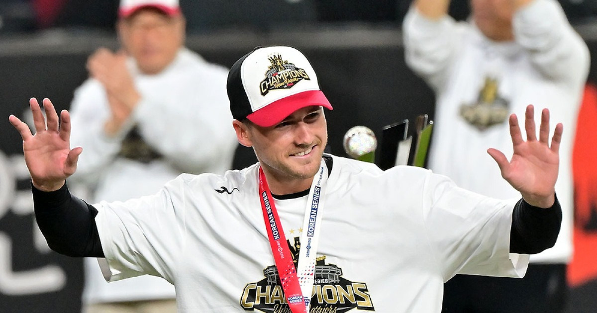 'MLB 無 경력' 대체 외인, LG를 정상으로 이끌었다…"한국행, 평생 기억 남을 기쁨" [LG V4]