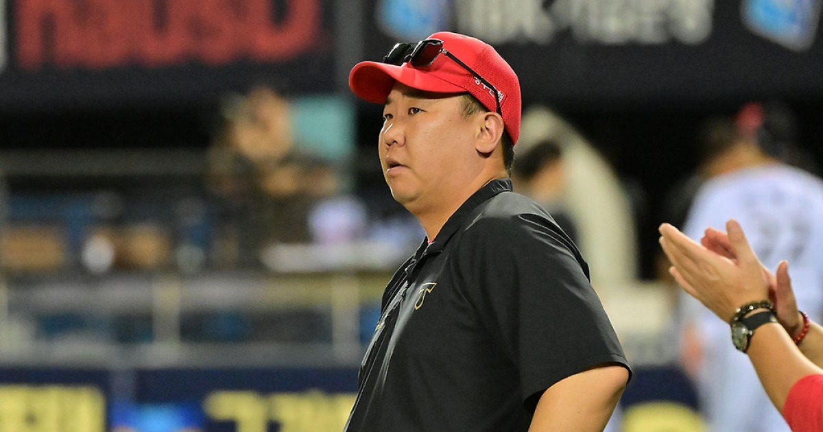 '충격의 8위' KIA→강훈련 예고한 이범호 감독…"힘들게 하다 보면 발전할 것" 선수들 생각은? [인천공항 현장]