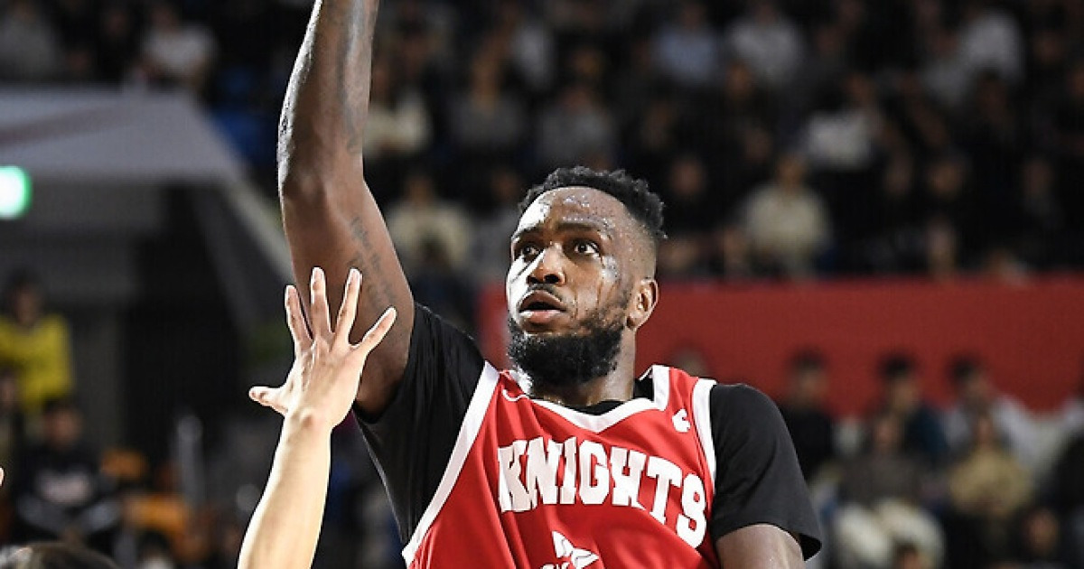 [화보] 자밀 워니 더블더블 SK, 76-68로 KCC에 승리