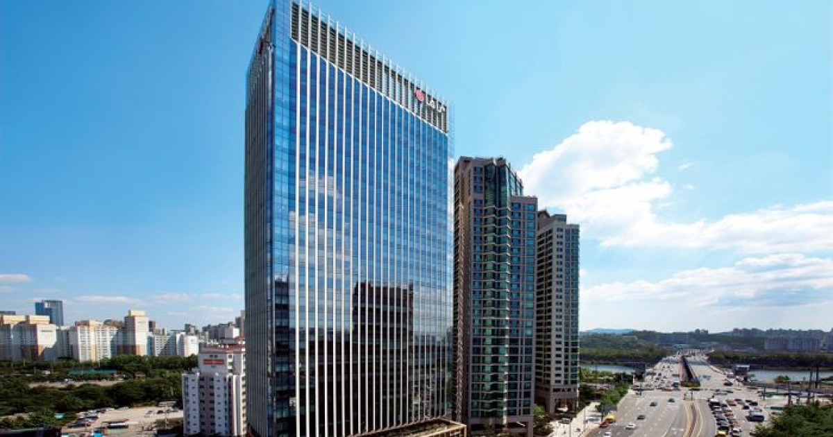 LG유플러스 3Q 영업이익 34% 급감…희망퇴직 등 일회성 비용 영향