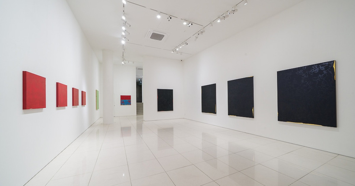 Kim Deok-han explores new depth through lacquer, time