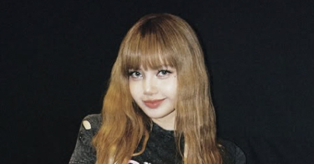 블랙핑크 리사, 속옷만 입은줄…디즈니 공주가 이래도 되나[SCin스타]