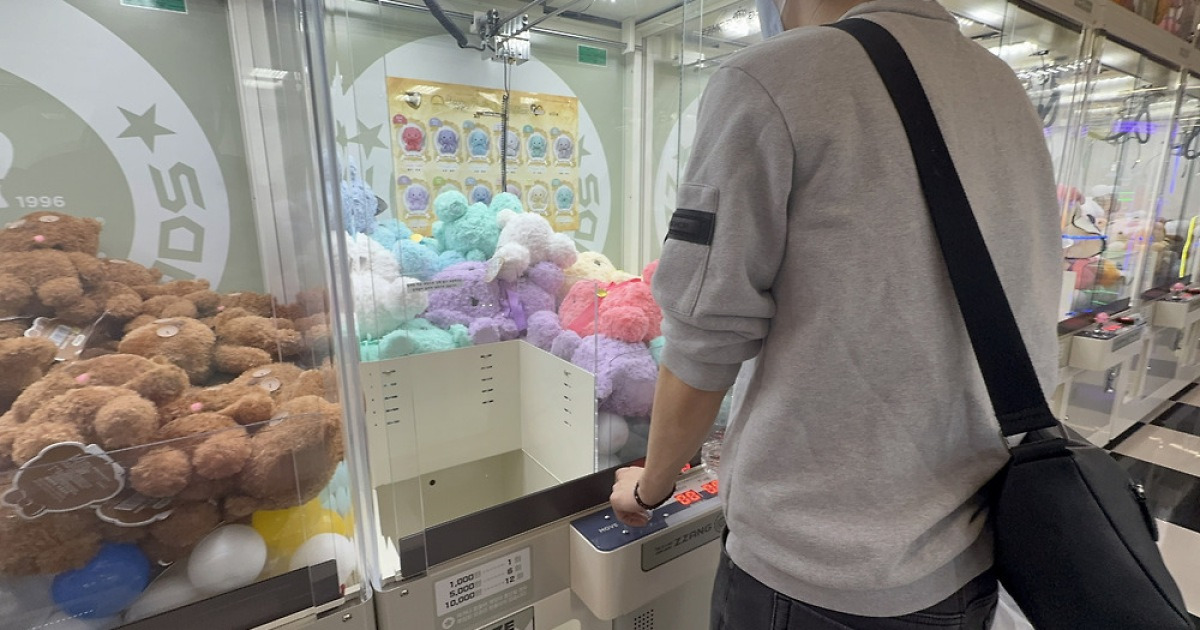 Grab, grip, glory: Korea's claw machine experts reveal secrets of success
