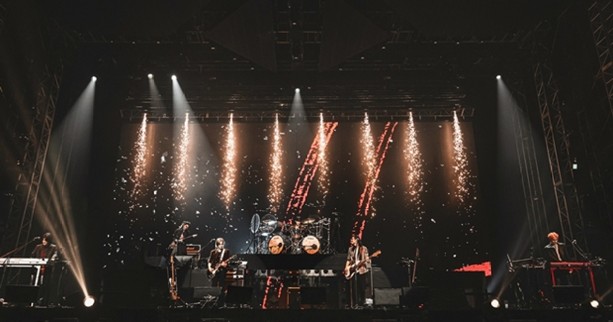 '역시 JYP 의리'… 데이식스, 엑디즈 콘서트 응원차 참석 [TD현장]