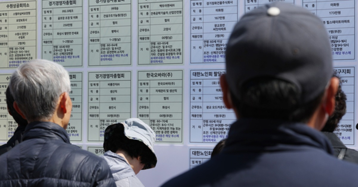 65세 이상 고용률 OECD 1위… 일자리에 몰리는 한국 노인들