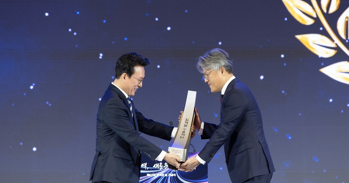 SM Entertainment honored with export and service awards at Trade Day ...