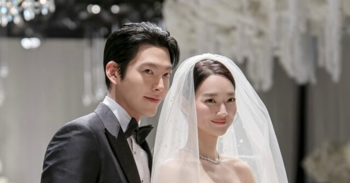 '김우빈♥' 신민아, '4.8억'으로 완성된 웨딩룩[종합]