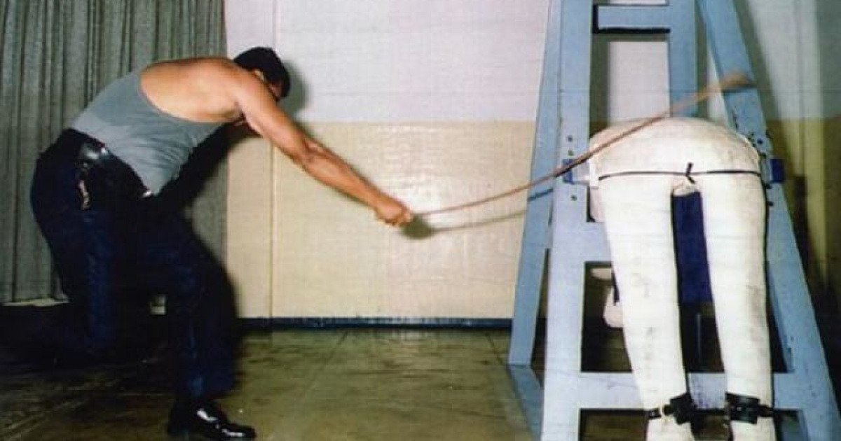 싱가포르에서 사기 치면 '회초리 매질' 한다… 범죄 돕기만 해도 '태형'