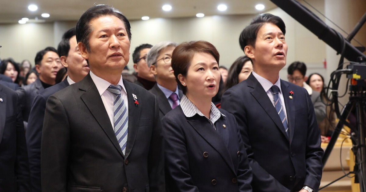 정청래 "사랑이 최고"…장동혁 "희생의 정치를"