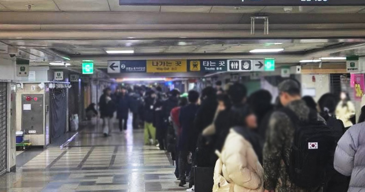 "무슨 줄이래요? '딸기시루'요"··· 대기만 6시간, 또 역대급 인파 몰린 성심당