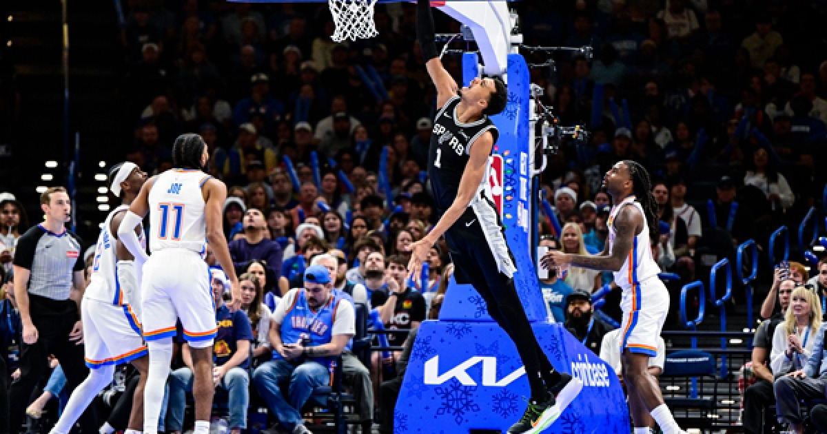 산왕의 폭풍 질주...번개도 멈췄다! 샌안토니오, OKC 꺾고 8연승