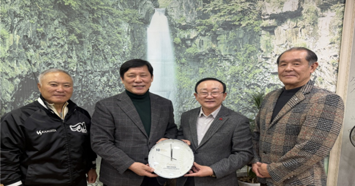 일구회-허구연 KBO 총재 연천군청 방문 "미라클 독립야구단 지원에 감사"