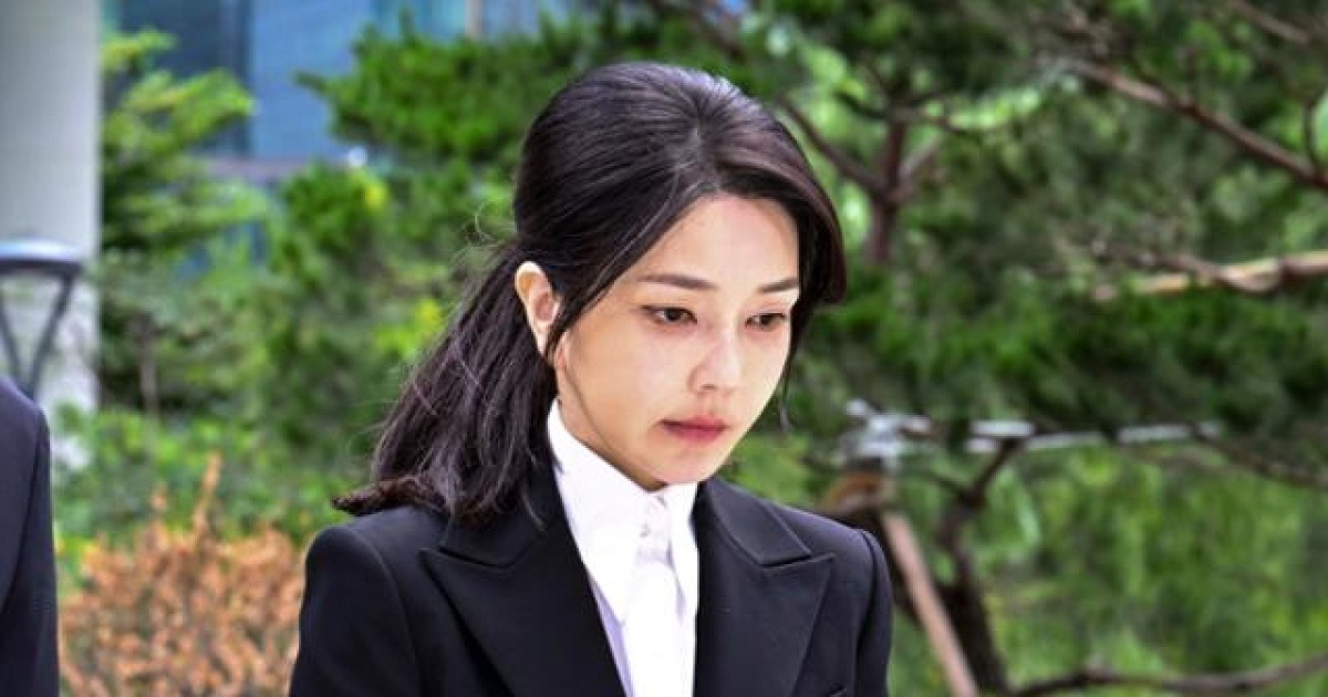 [속보] 특검 "김건희, 대통령 권력 등에 업고 공적시스템 무너뜨려"