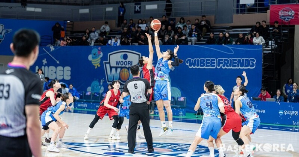 2025-26 WKBL 포토 H/L | [BK포토] 부산 BNK SUM vs 아산 우리은행 우리WON 경기 화보