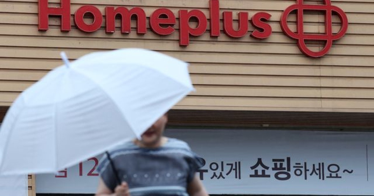 쿠팡에 밀리고 폐점에 울고…대형마트 판매, 13년 만 최대 하락