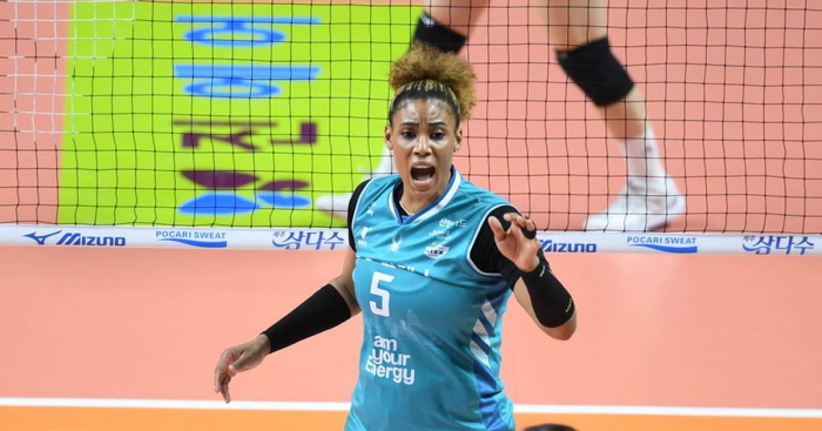 결국 실바가 끝냈다…GS칼텍스, 풀세트 접전 끝에 페퍼 잡고 2연승+3위 맹추격