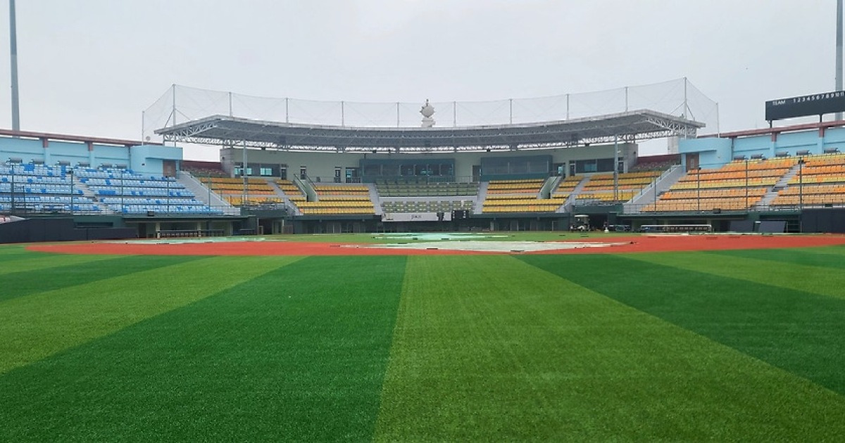 프로야구 떠난 청주야구장 '최강야구'가 채운다