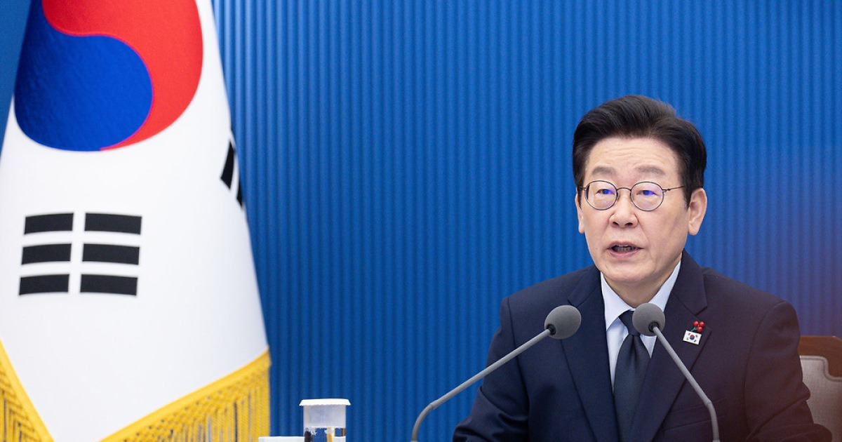 Lee returns to busy schedule after China trip