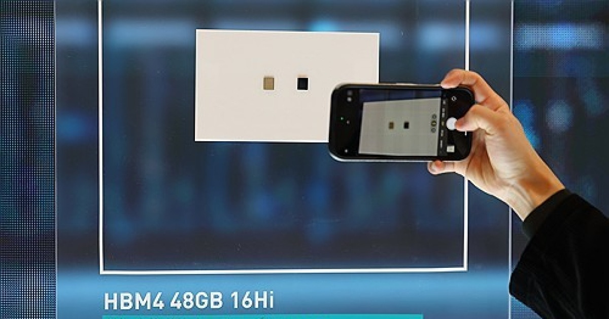 'HBM 수요 급증' SK하이닉스, 인텔 제치고 글로벌 매출 3위