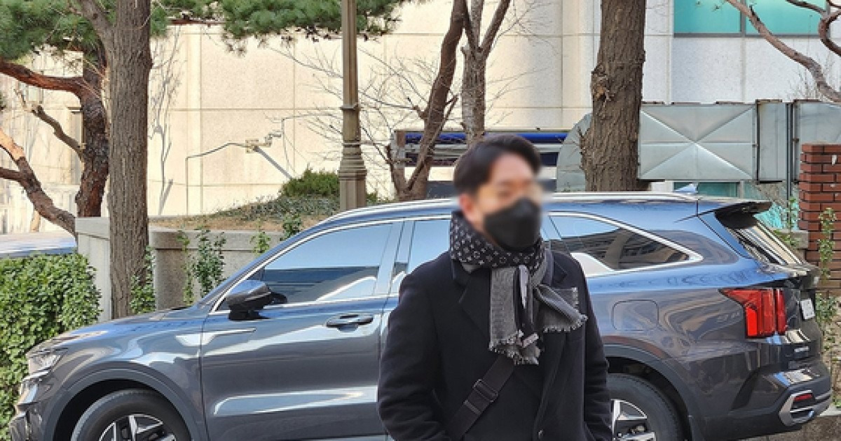 김병기 의원 전 보좌관 경찰 출석..."범죄 혐의 대부분 사실"