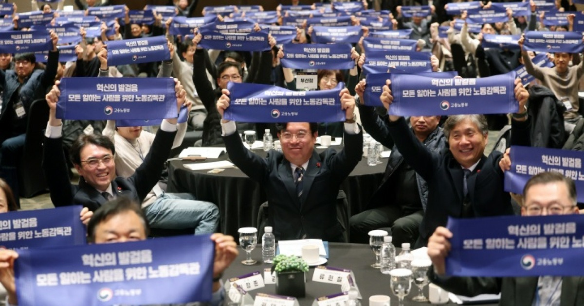 '실노동시간 단축' 이행 착수…주4.5일제 도입 등에 9363억 지원