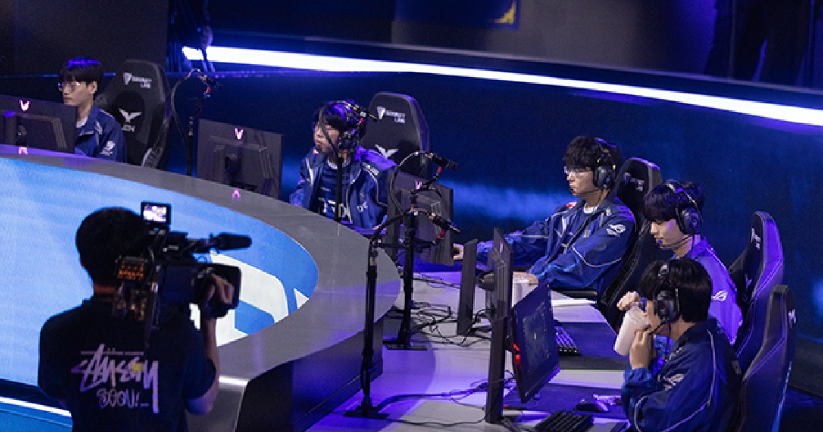 [LCK] DRX, 상대 초반 실책 발판으로 동점 만들어