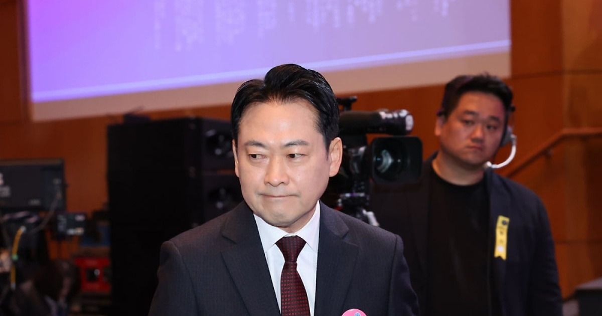 [단독] "장동혁 노선전환 해야"…국힘 의총서 지도부도 쓴소리
