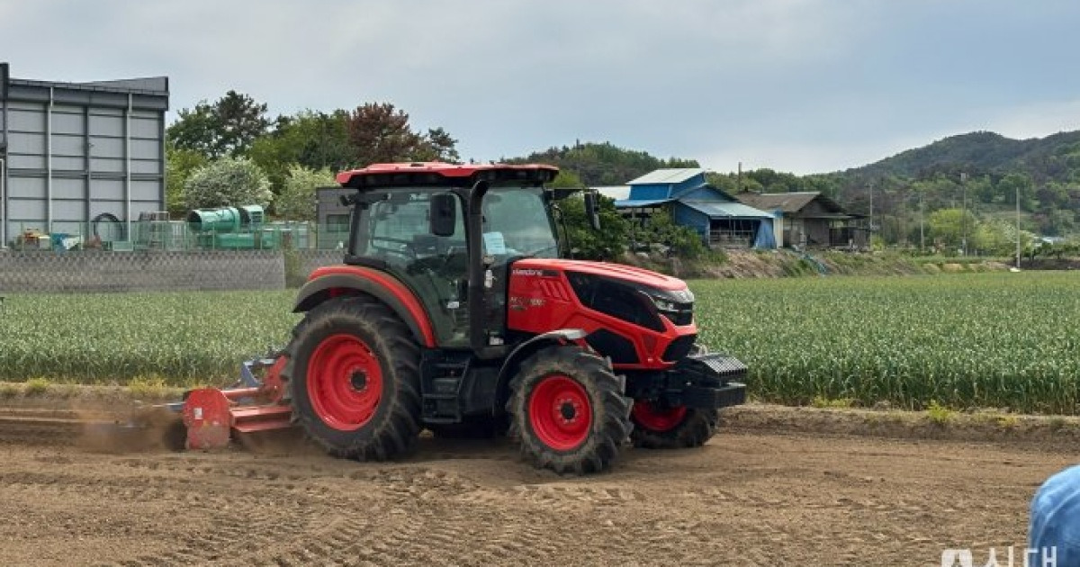 [르포]첫 선 '대동 AI트랙터' 카메라 6개가 눈, 운전자 없이 동시작업 척척