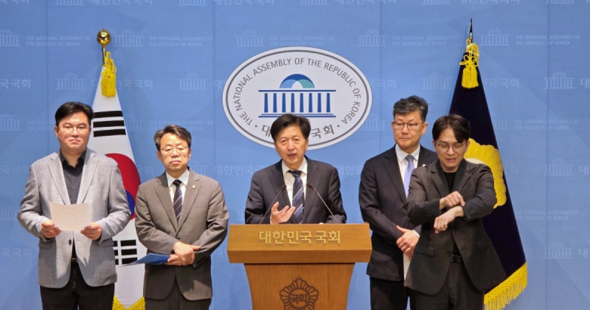 與 “코스피 7000돌파 ‘신뢰 회복’…‘코리아 디스카운트’ 오명 벗어야”