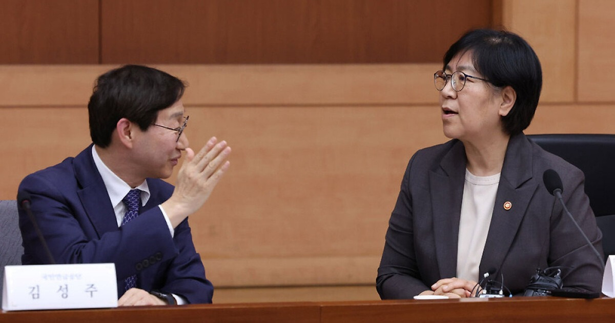 국민연금 ‘매물 폭탄’ 해소…기금 안정성 흔들 VS 환율 안정 효과