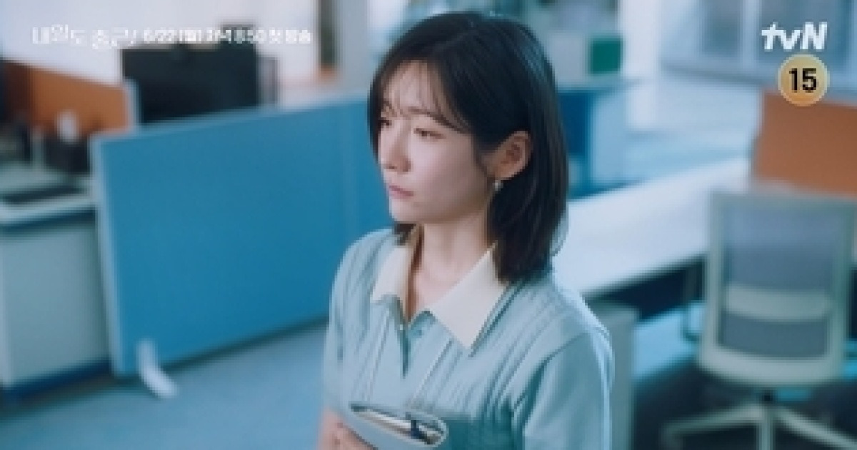 직장인 박지현, 상사 서인국 상사병 시작 “심장이 왜 이러지”(내일도 출근)