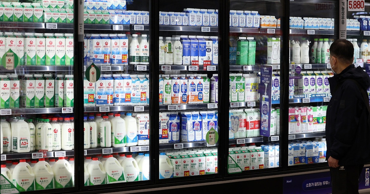 Korea's milk dilemma: Less demand, more imports