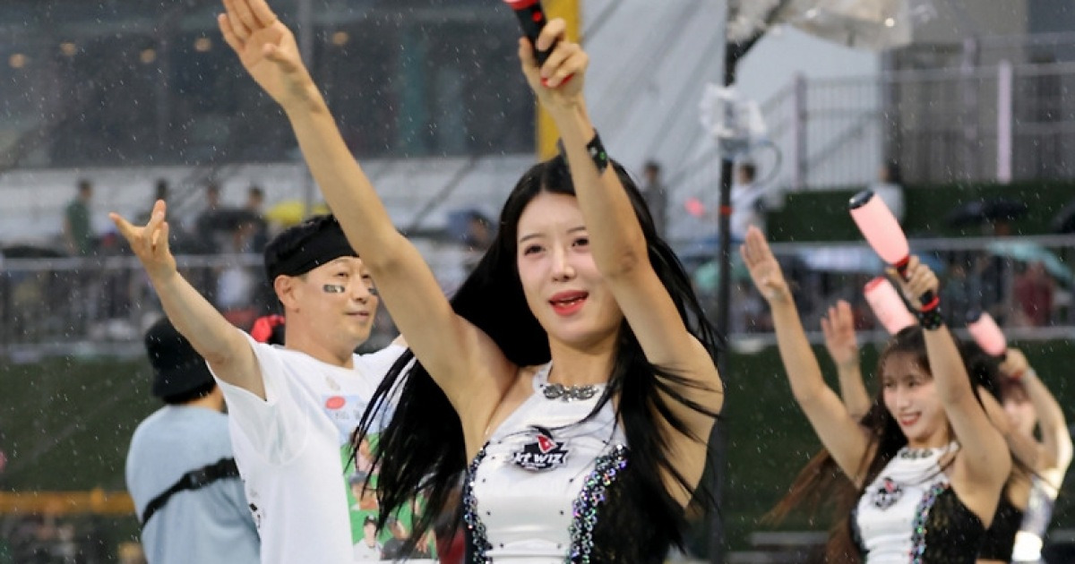 [포토] '이 정도 비는 더위 식히는...' 크치 신세희