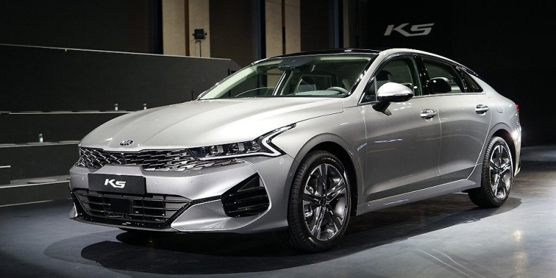 기아차 K5, 10년만에 쏘나타 넘어섰다 | 탑라이더