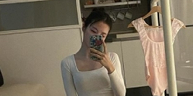 "169cm, 42kg"비현실적으로 뼈대 가늘고 복근 가진 연예인 | 어썸클