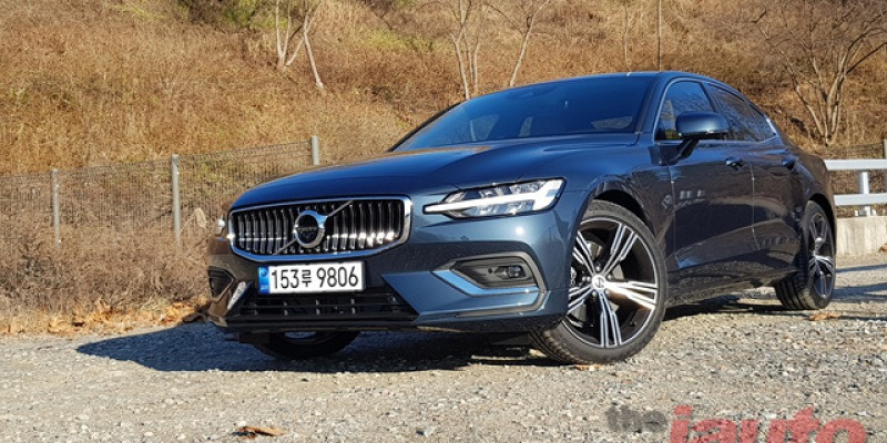 [시승기] 편안함과 스포티함, 볼보 S60 B5 | 더아이오토