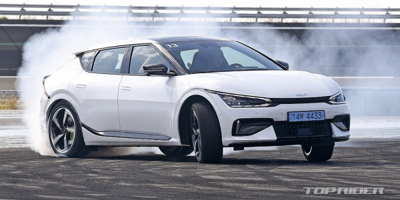 [시승기] 기아 EV6 GT, 국산 전기차로 가능했다 260km/h | 탑라이더