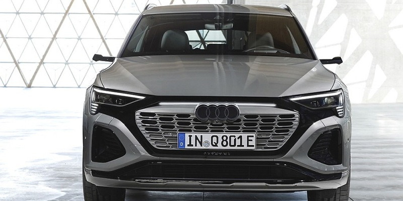 아우디 Q8 e-트론 공개, 600km 주행하는 대형 전기 SUV | 탑라이더