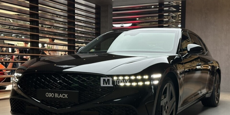 [포토] "이게 진짜 블랙이지" 제네시스, 끝판왕 플래그십 'G90 블랙' 실물 살펴보니 | M투데이